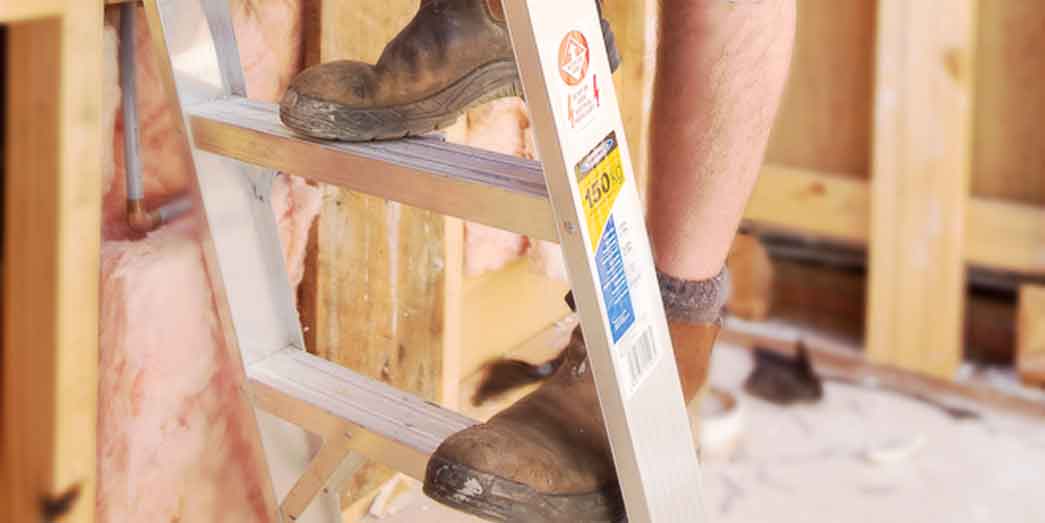 Safe working with ladders and stepladders | WorkSafe